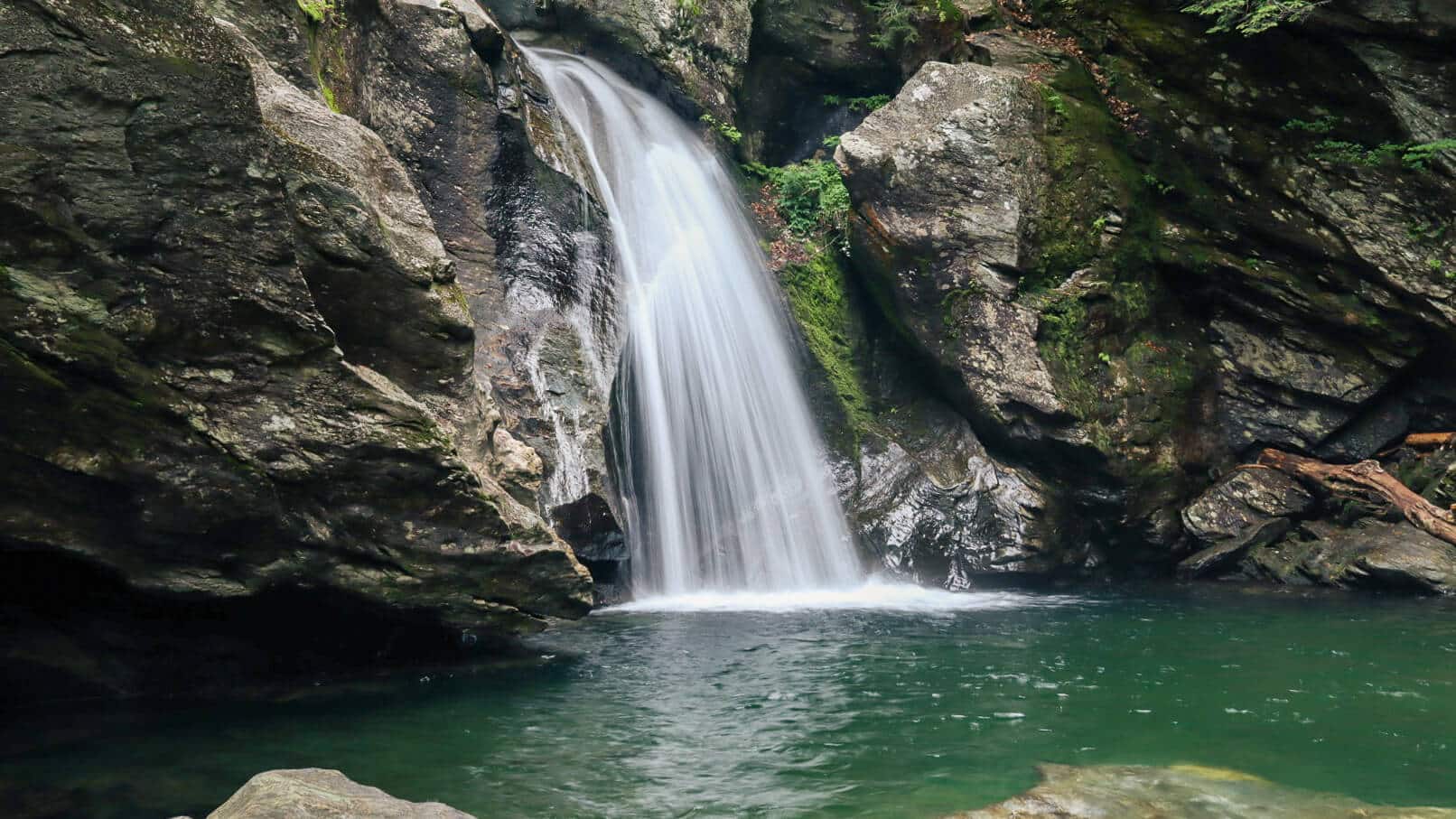 Top 21 Waterfalls in New England and New York (with Map!)