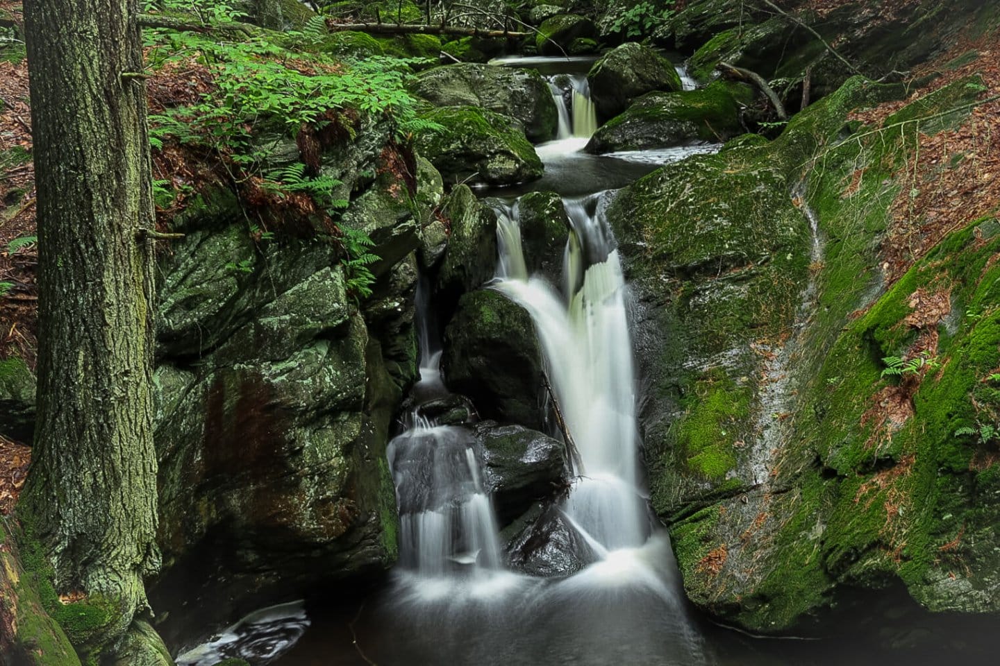 Top 21 Waterfalls in New England and New York (with Map!)
