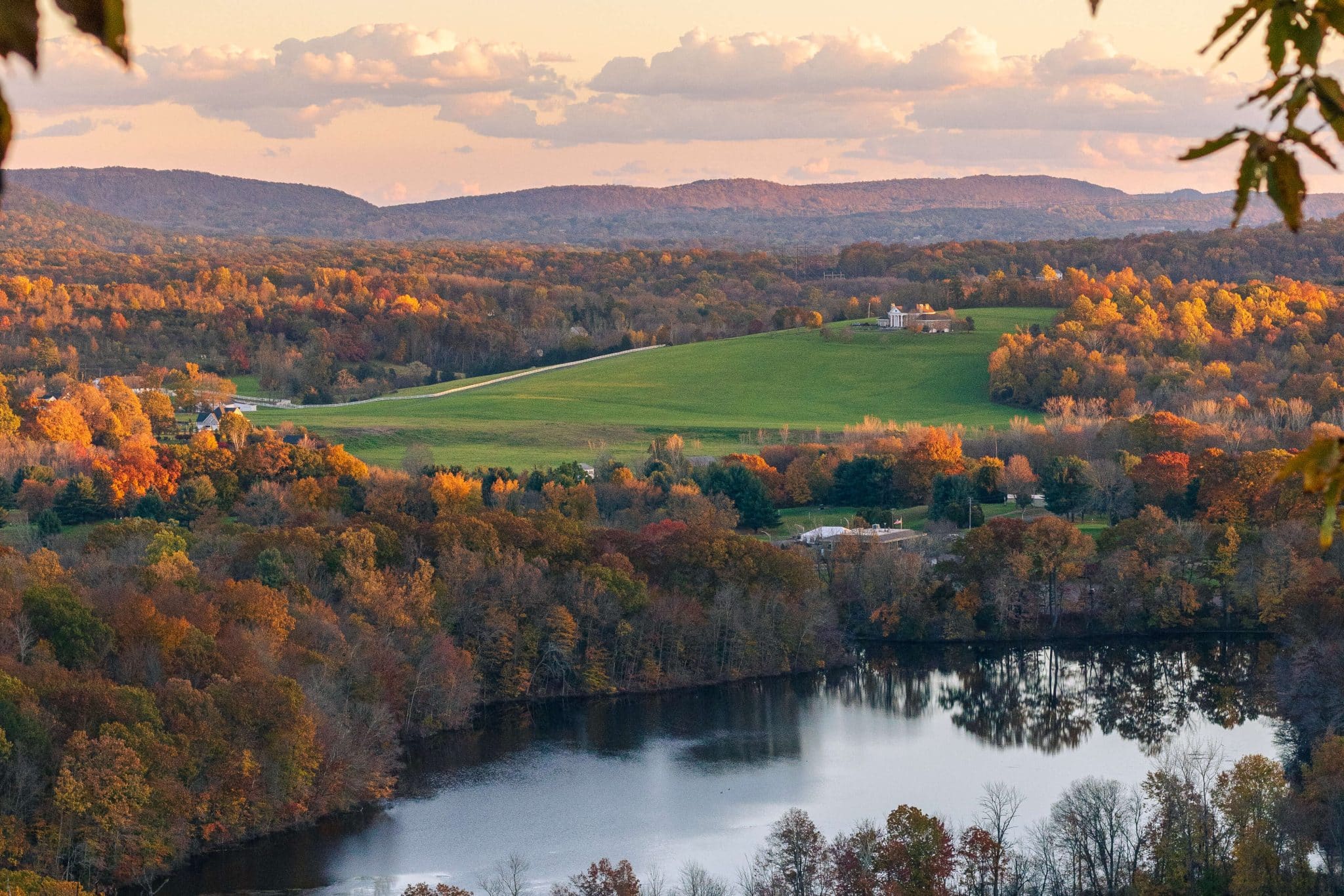 11 Fall Hikes in Connecticut Paired with Nearby Fall Activities!
