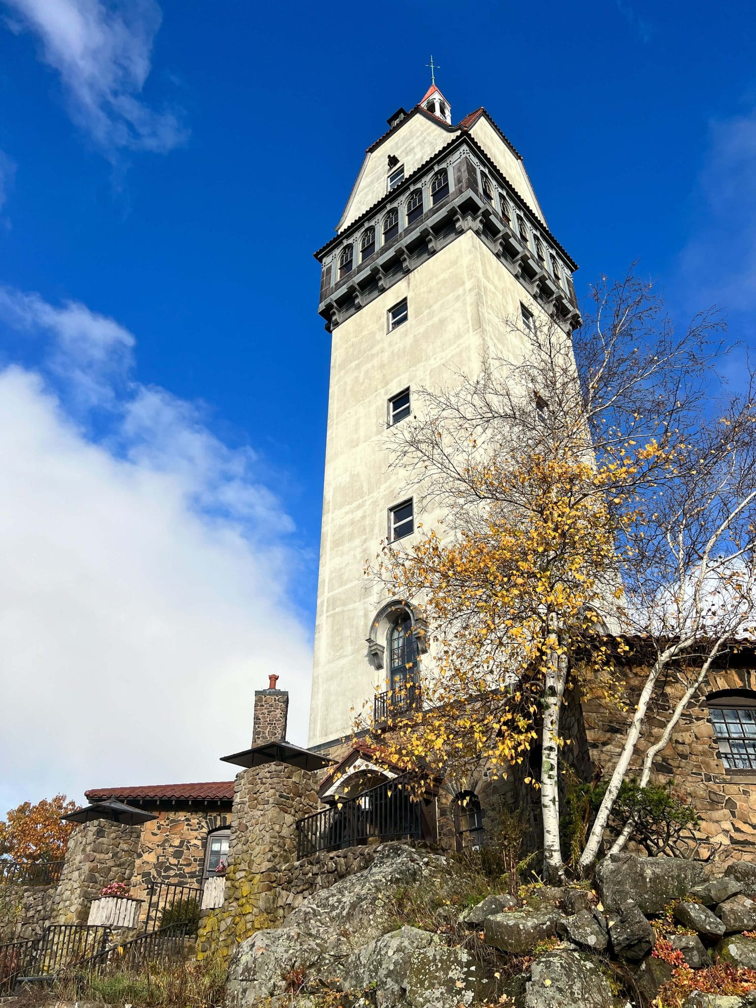 4 Different Hikes to Heublein Tower at Talcott Mountain