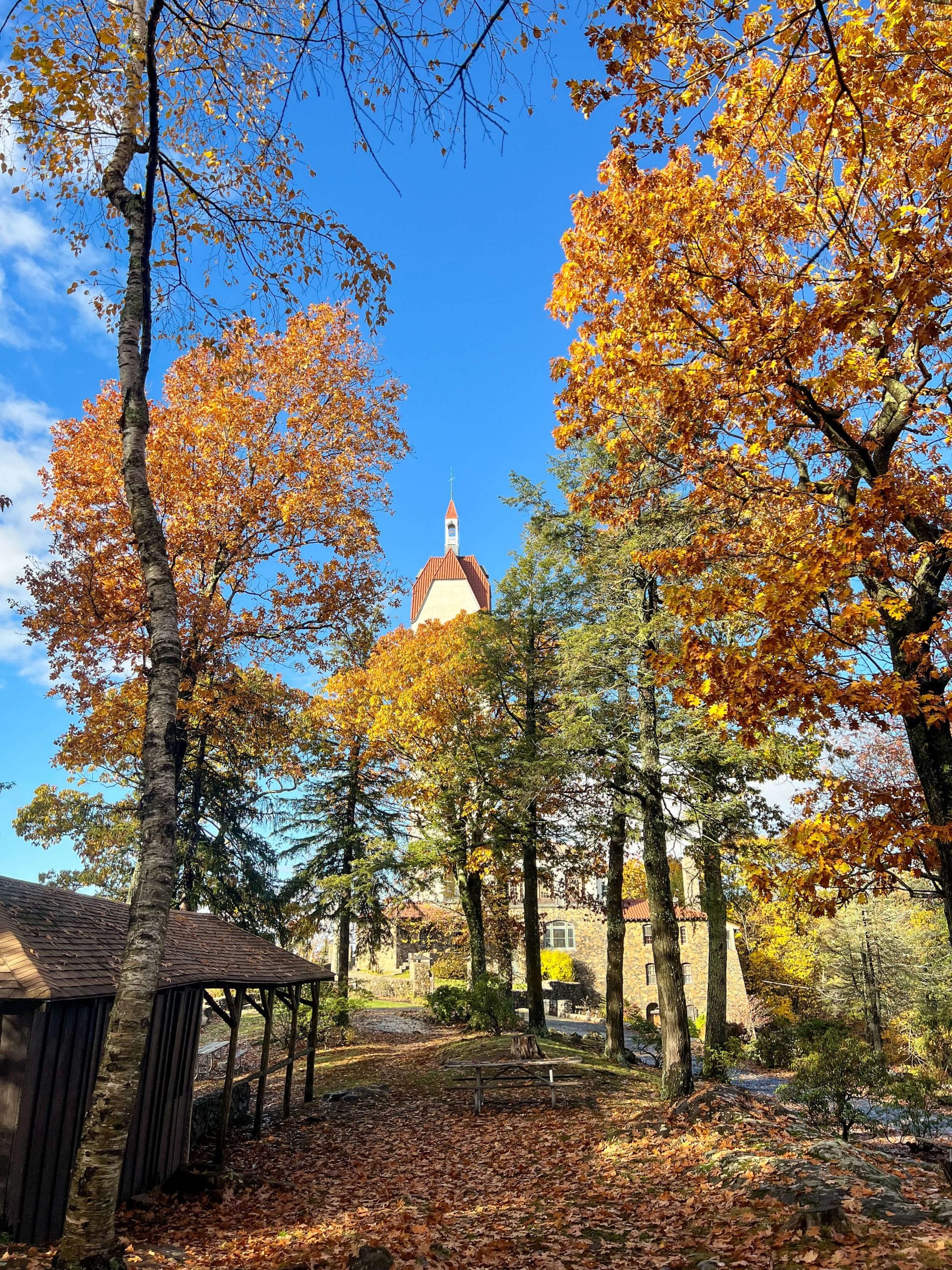 4 Different Hikes to Heublein Tower at Talcott Mountain