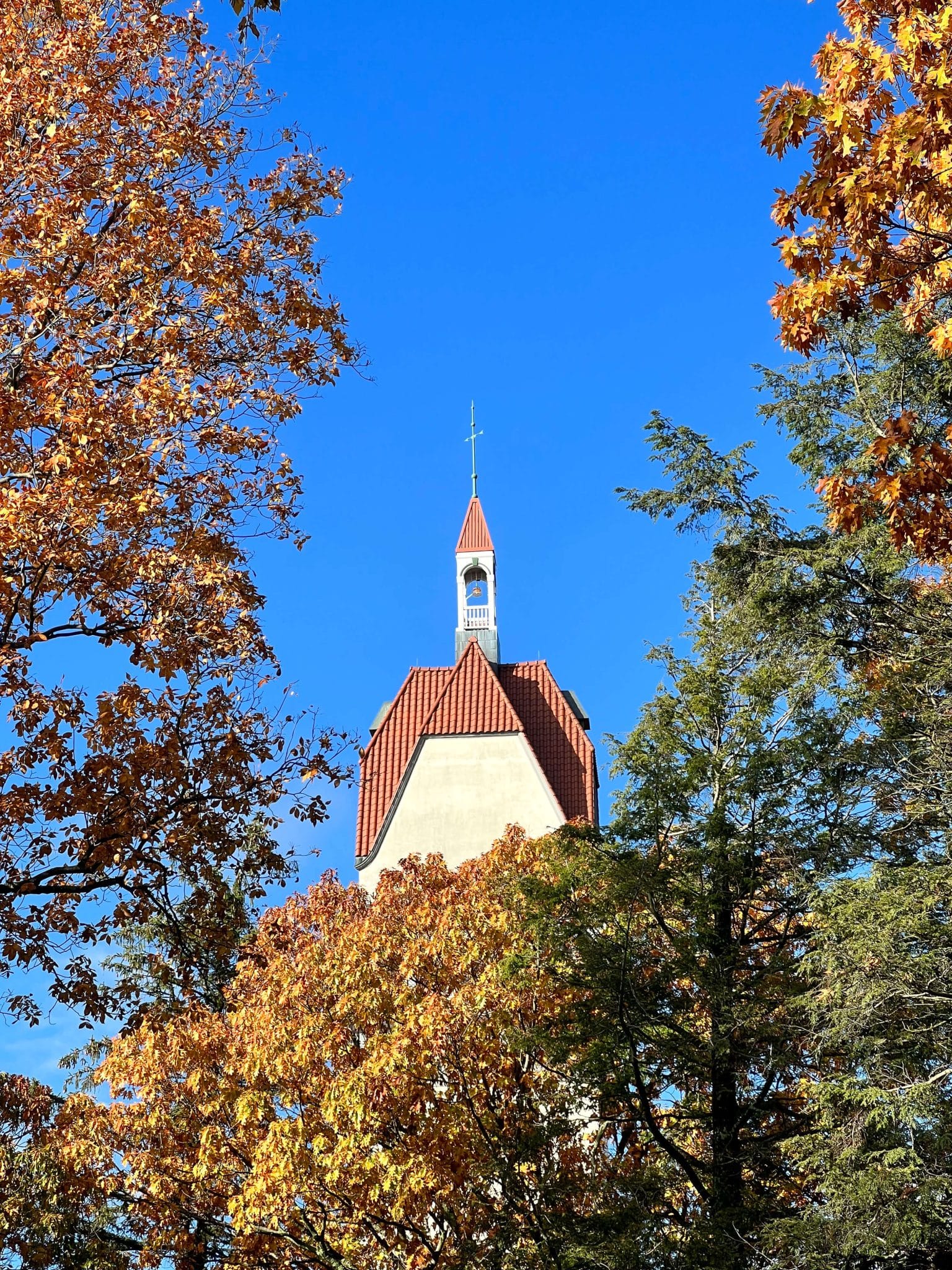 4 Different Hikes to Heublein Tower at Talcott Mountain