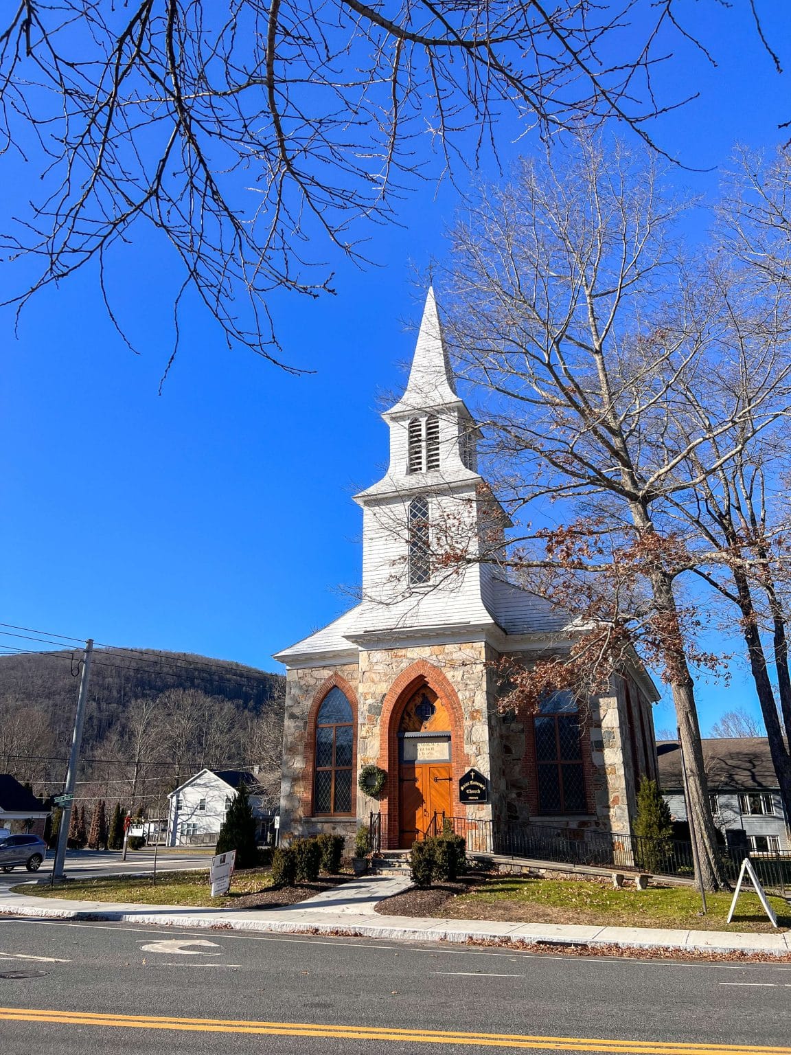 10 Adventurous Day Trips in Connecticut; Hikes, Food, & Fun!